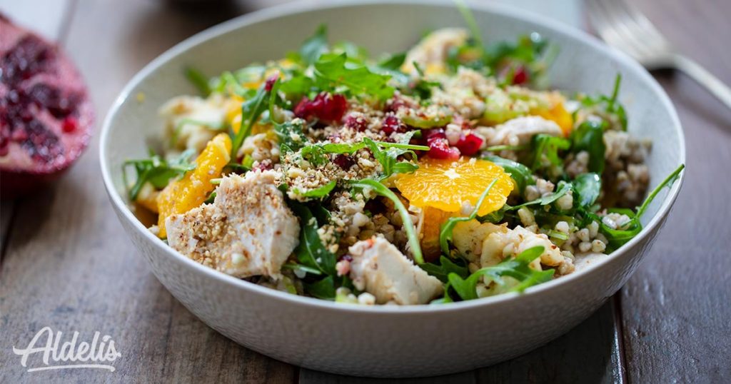 Receta de ensalada de trigo tierno con pollo, naranja y granada
