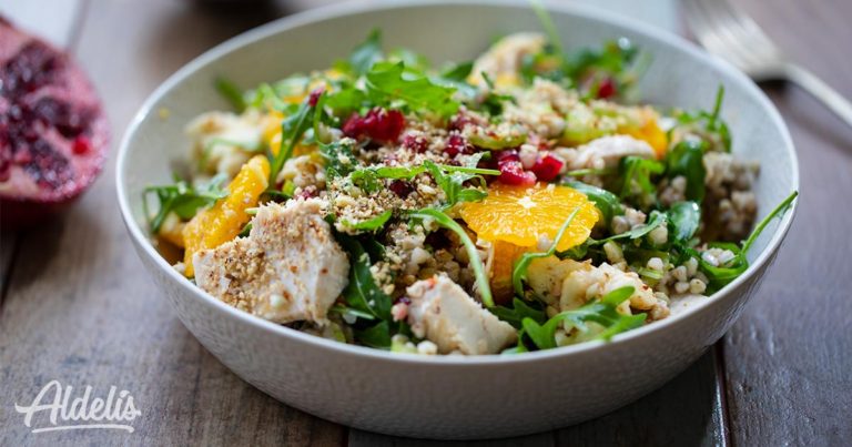 Receta de ensalada de trigo tierno con pollo, naranja y granada